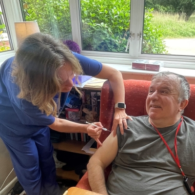 Flu and COVID-19 vaccination programmes in full swing across Hampshire ...